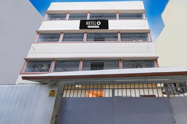 Super Hotel O Picnic Garden Formerly Amaris Stay - Kolkata