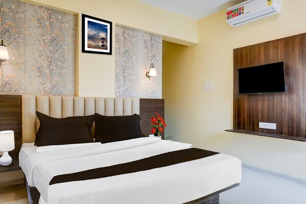 Super Collection O Veerbhadra Nagar Baner - Pune