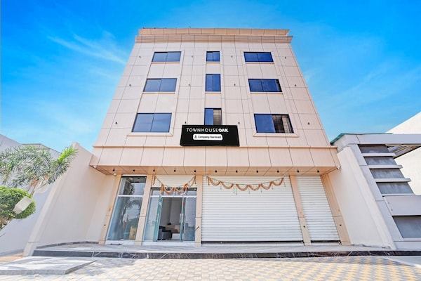 Townhouse Oak Aurobindo Hospital Formerly Hotel Aashiyana - Indore
