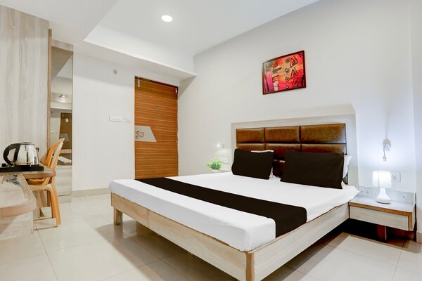 Colllection O Jiwaji Chowk Lashkar Formerly Hotel Sagar - Gwalior
