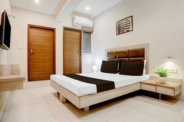 Colllection O Jiwaji Chowk Lashkar Formerly Hotel Sagar - Gwalior