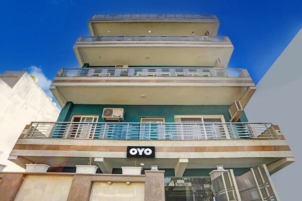 Hotel O Subhash Chowk Near Medanta Hospital Formerly L B Residency - Delhi