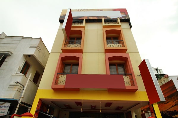 Collection O Omni Bus Terminal Gandhipuram Formerly Apple Grand - Coimbatore