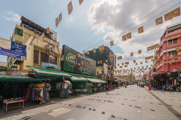 Chic Solo Getaway  Deluxe Comfort Near Old Town - Bangkok