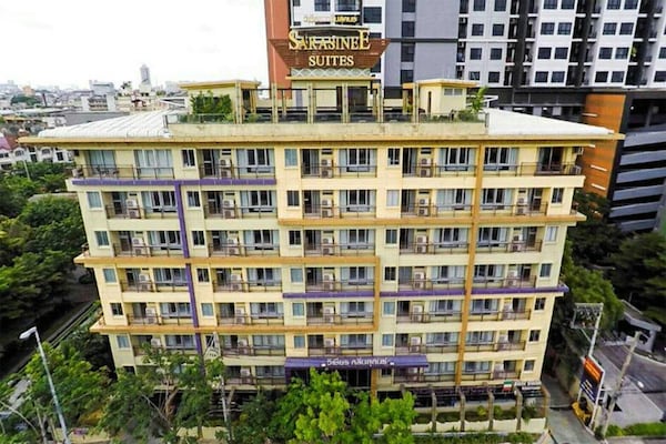 Deluxe Twin Suite  Spacious Comfort – Bella B - Bangkok