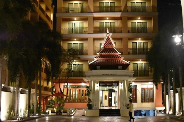 Trendy Deluxe Triple  Central Pattaya Location - Jomtien
