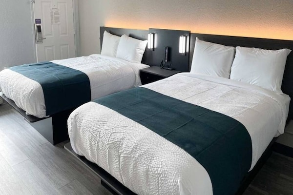 2 Full Beds  Non-smoking Micfridge - South Carolina