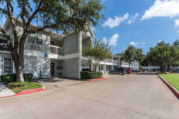 2 Full Beds Non-smoking - Farmers Branch, TX