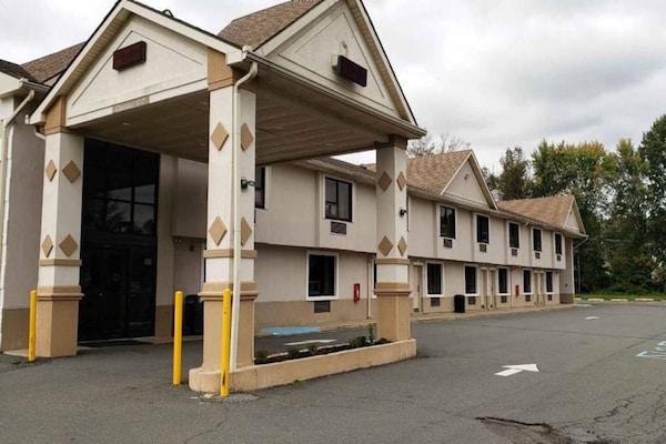 2 Queen Beds  Non-smoking Micfridge - Monmouth County, NJ