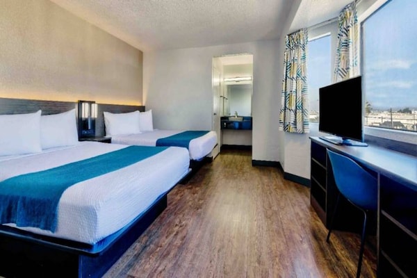 2 Full Beds - Brea, CA