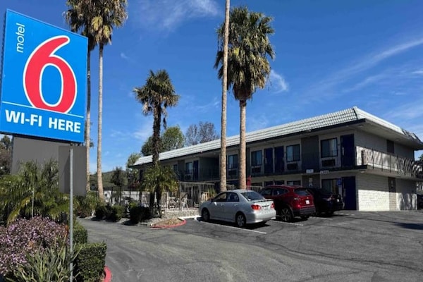 1 Full Bed  Ada/tub/mini Fridge - Calabasas, CA