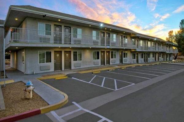 2 Full Beds  Non-smoking Kitchen - Victorville, CA