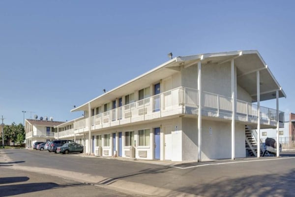 2 Full Beds  Non-smoking Micfridge - Littleton, CO