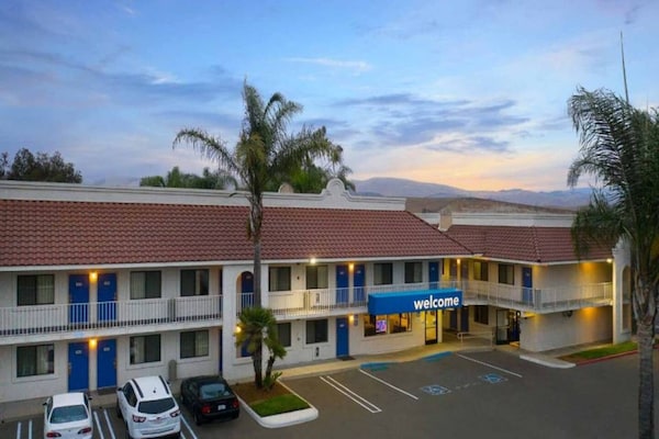 2 Full Beds Micfridge - Santa Maria, CA
