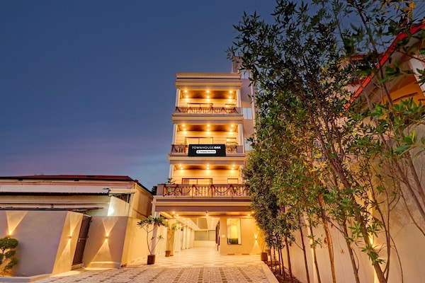 Townhouse Oak Fri Dehradun Formerly Hotel El Portrait - Dehradun