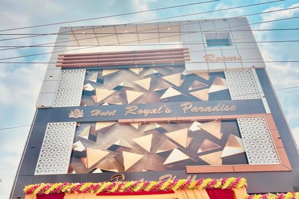 Hotel O Faridabad Railway Station Formerly Royals Paradaise - Faridabad