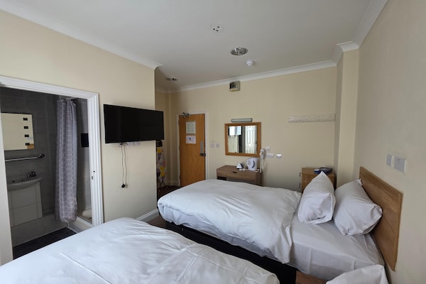 Russel Twin Room - Boscombe