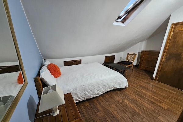 Snooze Den Wellesley Double Room - Buckinghamshire