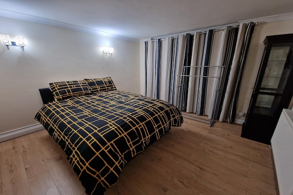 Snooze Den Chalvey Double Room - Slough