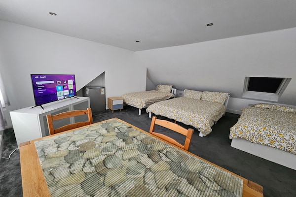 Snooze Den Westmead Double Room - Slough