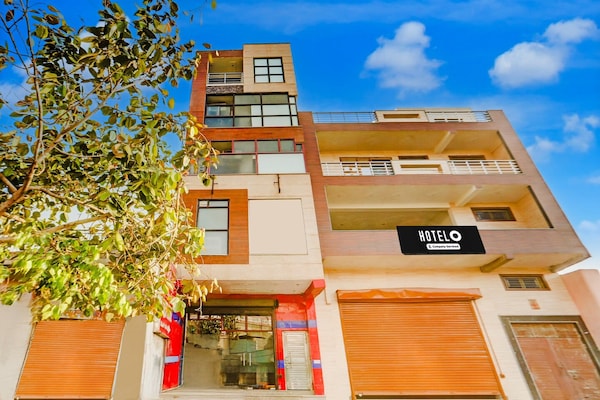Townhouse Johri Enclave Metro Station Formerly Second Home - Ghaziabad
