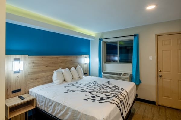 King Bed With Kitchenette - Irving, TX