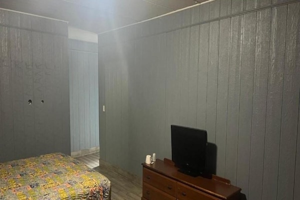 King Bed Smoking - Chicago