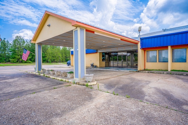 King Bed Non-smoking - Livingston, TX
