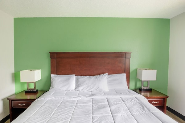King Bed Non-smoking - Michigan