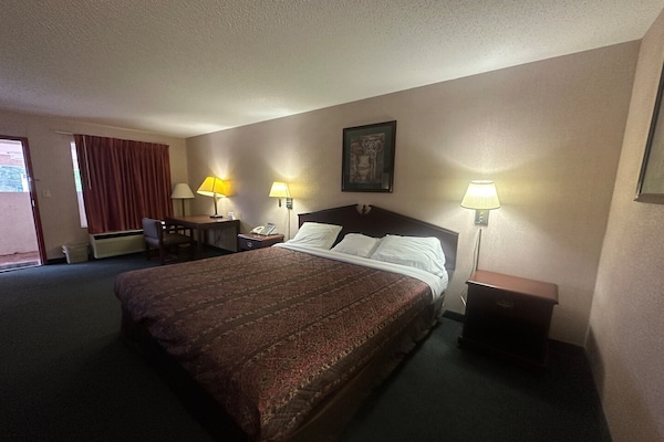 King Bed Smoking - Macon, GA