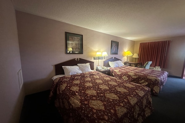 2 Full Bed Smoking - Macon, GA