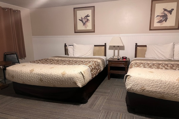 Large 2 Queen Beds Non-smoking - 사우스다코타