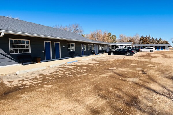 1 Queen Bed & 1 Full Bed Non-smoking - South Dakota