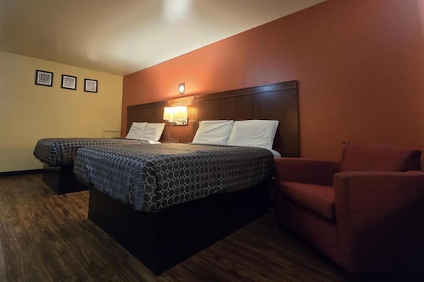 2 Full Beds Non-smoking - Newport News, VA