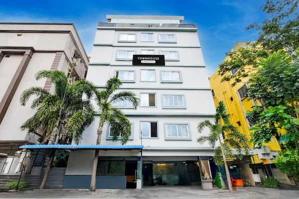 Super Townhouse Hitech City Hyderabad - Maharashtra