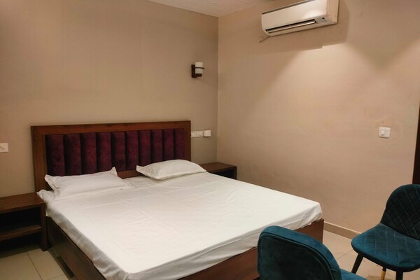 Super Townhouse Dera Bassi - Haryana