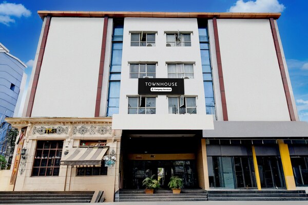 Townhouse Narayanaguda Metro Station Formerly Hotel Anshu Grand -