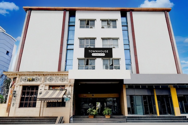 Townhouse Narayanaguda Metro Station Formerly Hotel Anshu Grand - Hyderabad