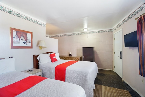2 Full Beds With  Kitchenette - Alpine, TX