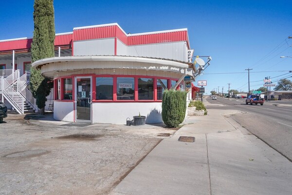 3 Full Bed With Kitchenette - Alpine, TX