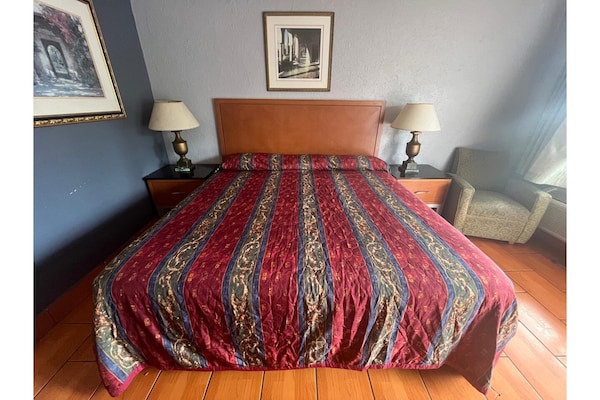 King Bed Non-smoking - La Paloma, TX