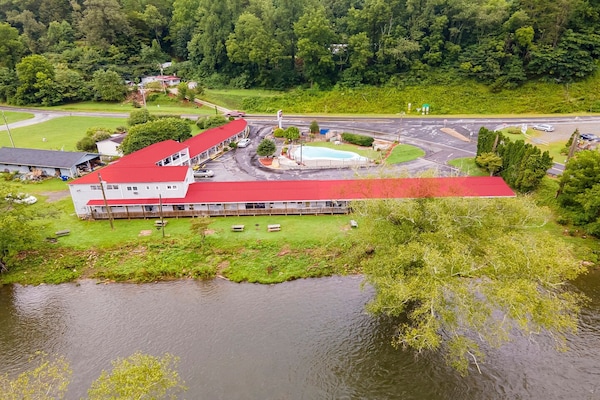 1 Queen And 1 Twin Room With Kitchenette - North Carolina