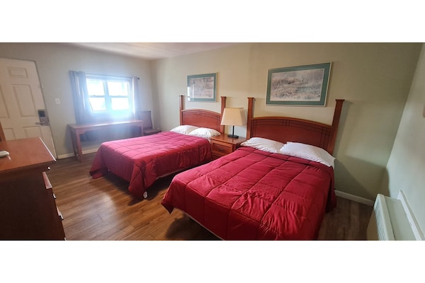 2 Queen Beds Non-smoking - Hope, NJ
