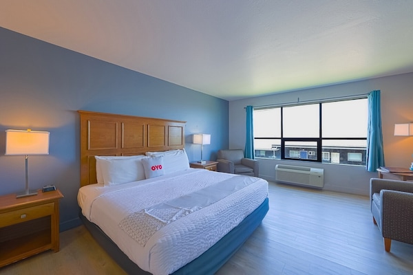 King Bed - Limited Ocean View - Newport, OR
