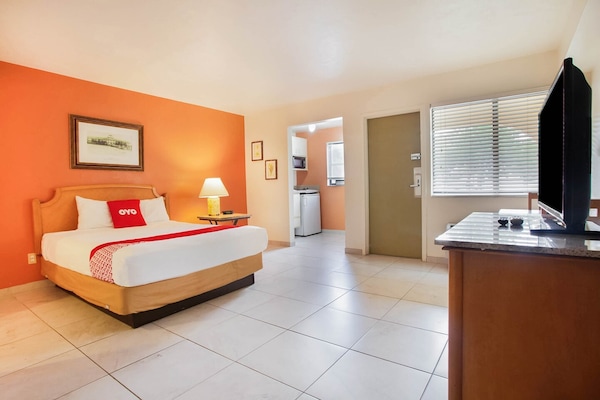King Bed - Cape Coral, FL