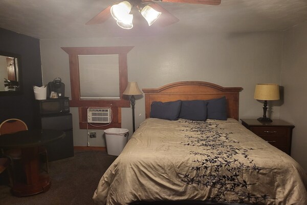 Queen Bed Non-smoking - Gettysburg, SD