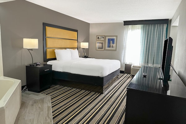 Us_jac013_premium King Bed Non-smoking - Jackson, MS