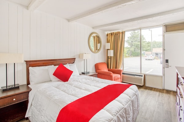 Full Bed Smoking - High Point, NC