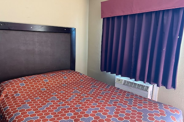 2 Queen Bed - Lancaster, CA