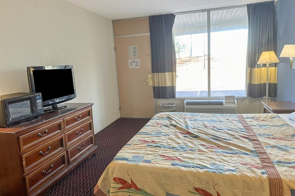 Full Bed Smoking - Milledgeville, GA
